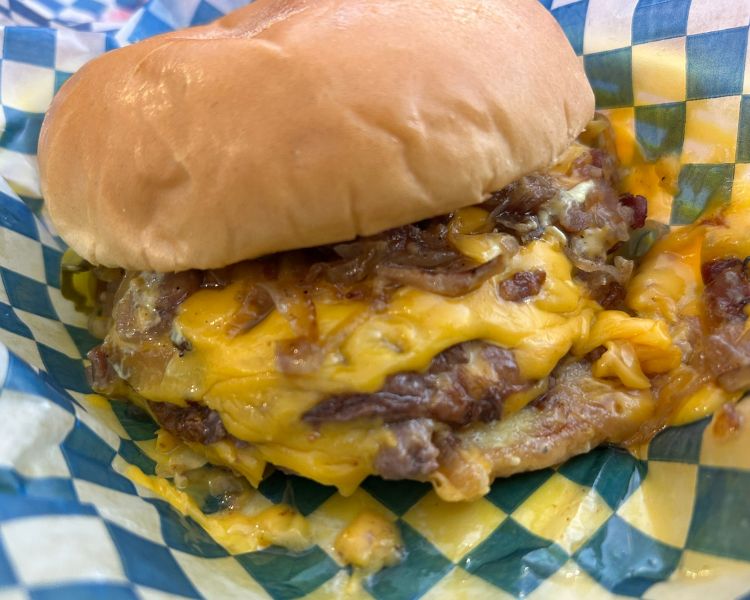 Chipus Burger, un rincón de smash burgers y tocino en la Colinia Juárez ...
